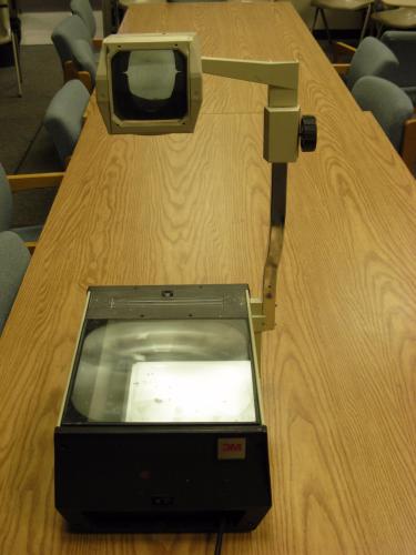 https://upload.wikimedia.org/wikipedia/commons/d/d4/Overhead_projector ...