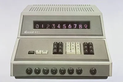 [Primer calculadora con función de memoria (foto Casio). ].https://www ...